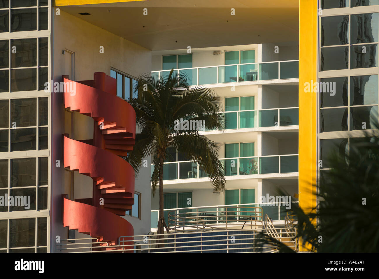 PALM COURT ATLANTIS CONDOMINIUM BUILDING (©ARQUITECTONICA 1982 ...
