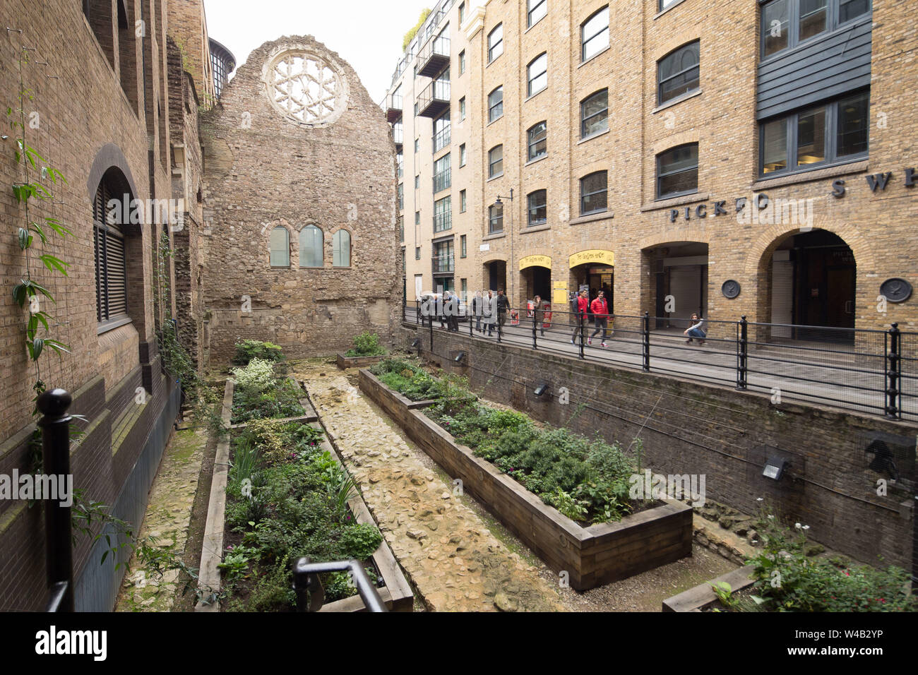 Winchester palace hi-res stock photography and images - Alamy