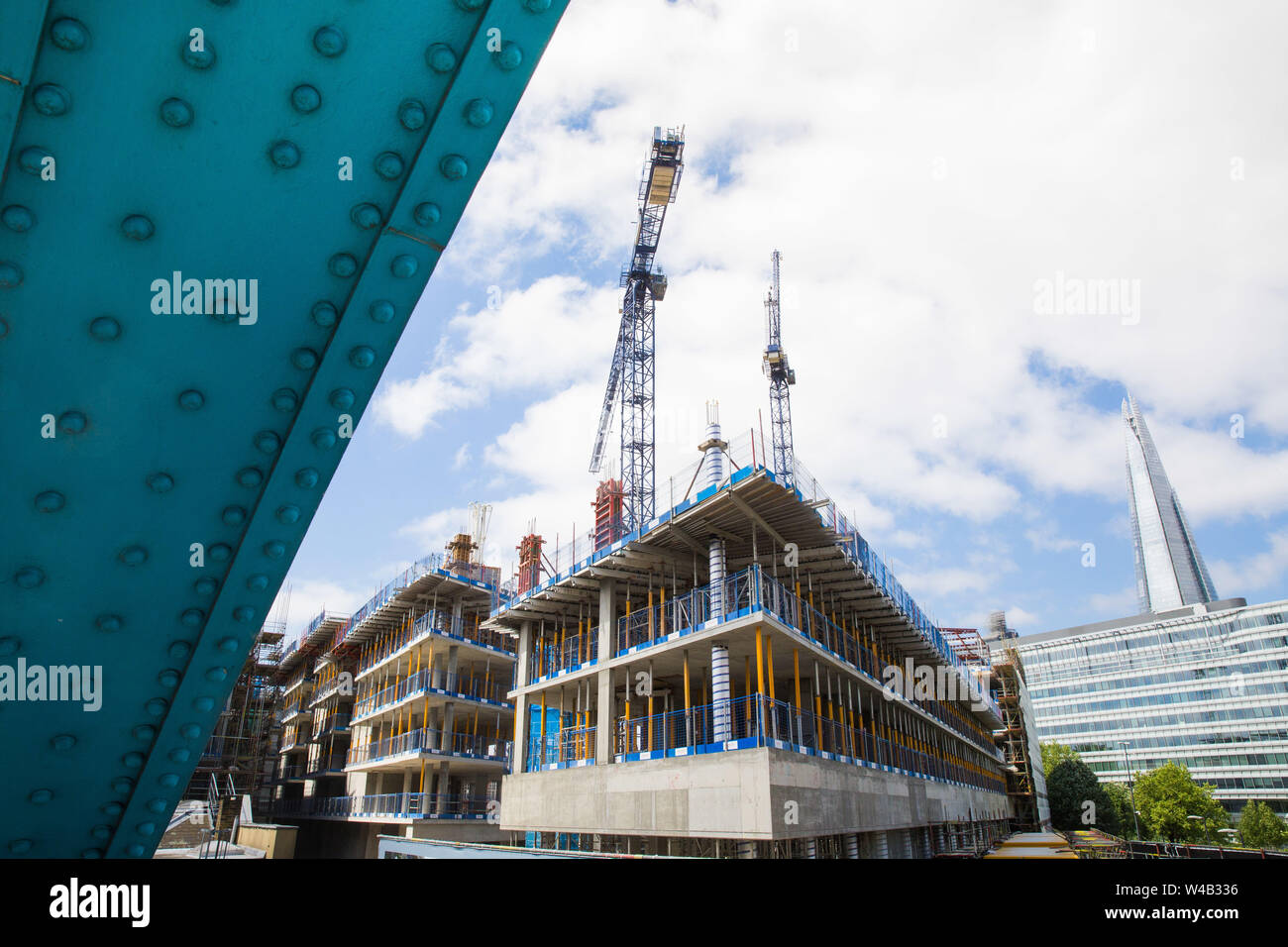 One tower bridge hi-res stock photography and images - Alamy
