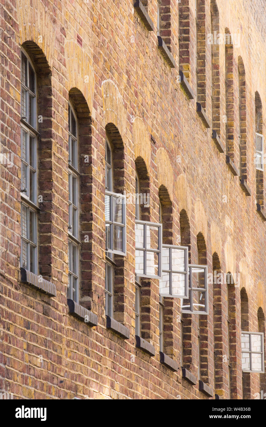 Rows of windows hi-res stock photography and images - Alamy