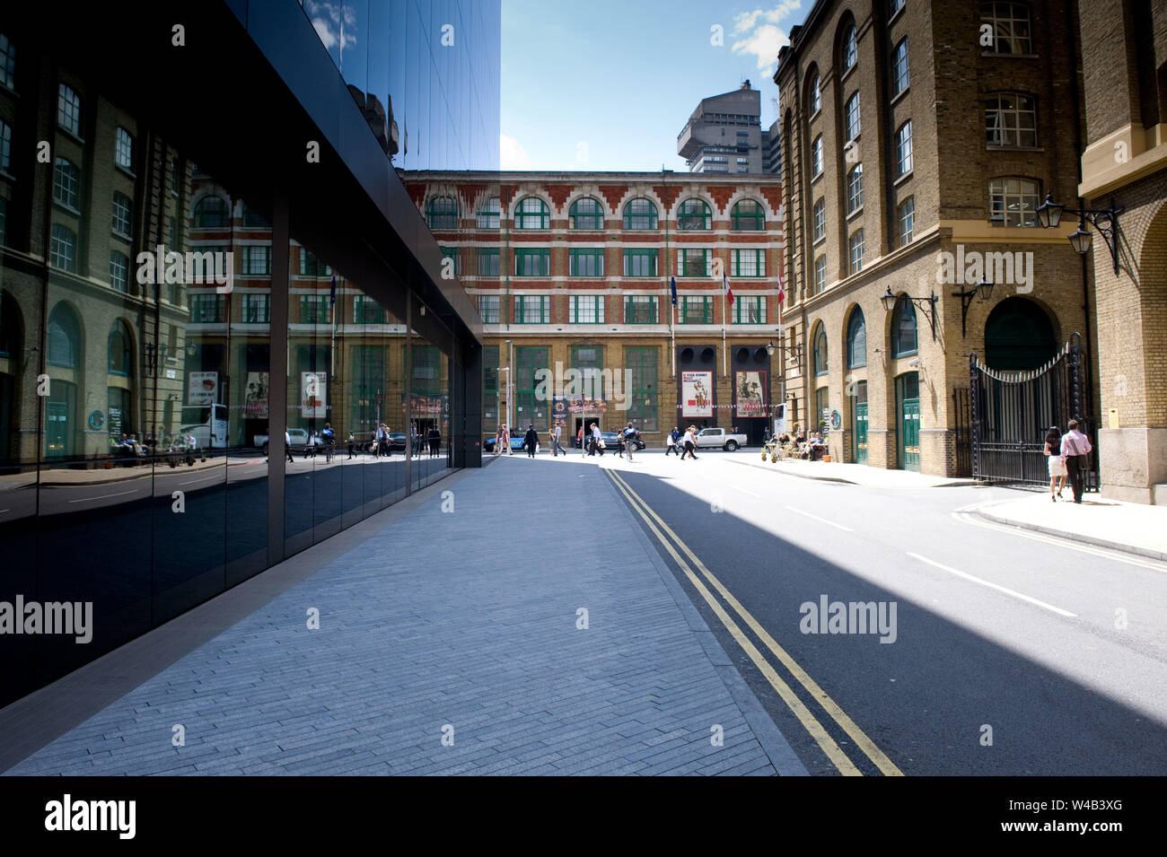 Battle bridge lane hi-res stock photography and images - Alamy