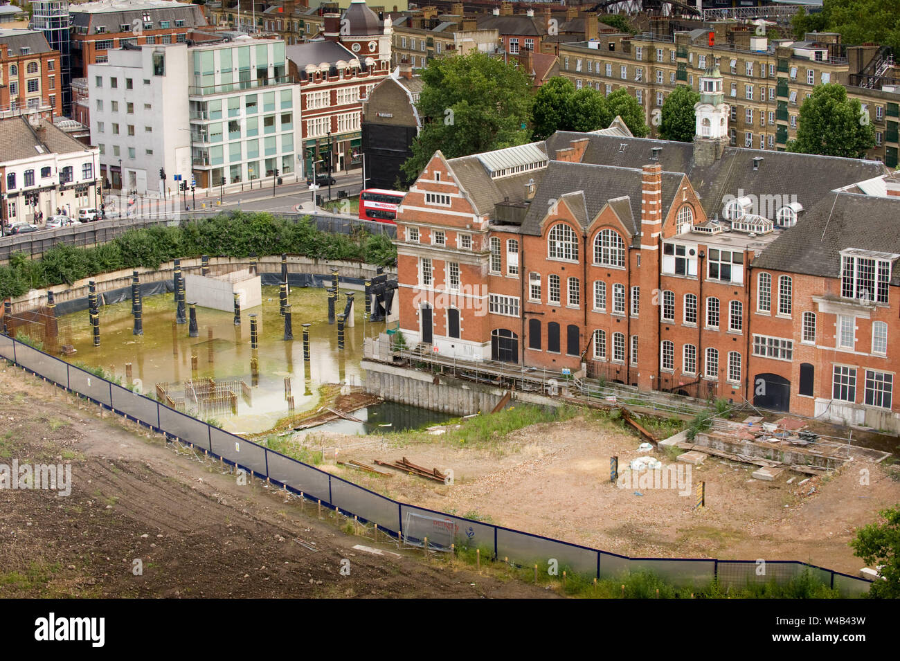 One tower bridge hi-res stock photography and images - Alamy