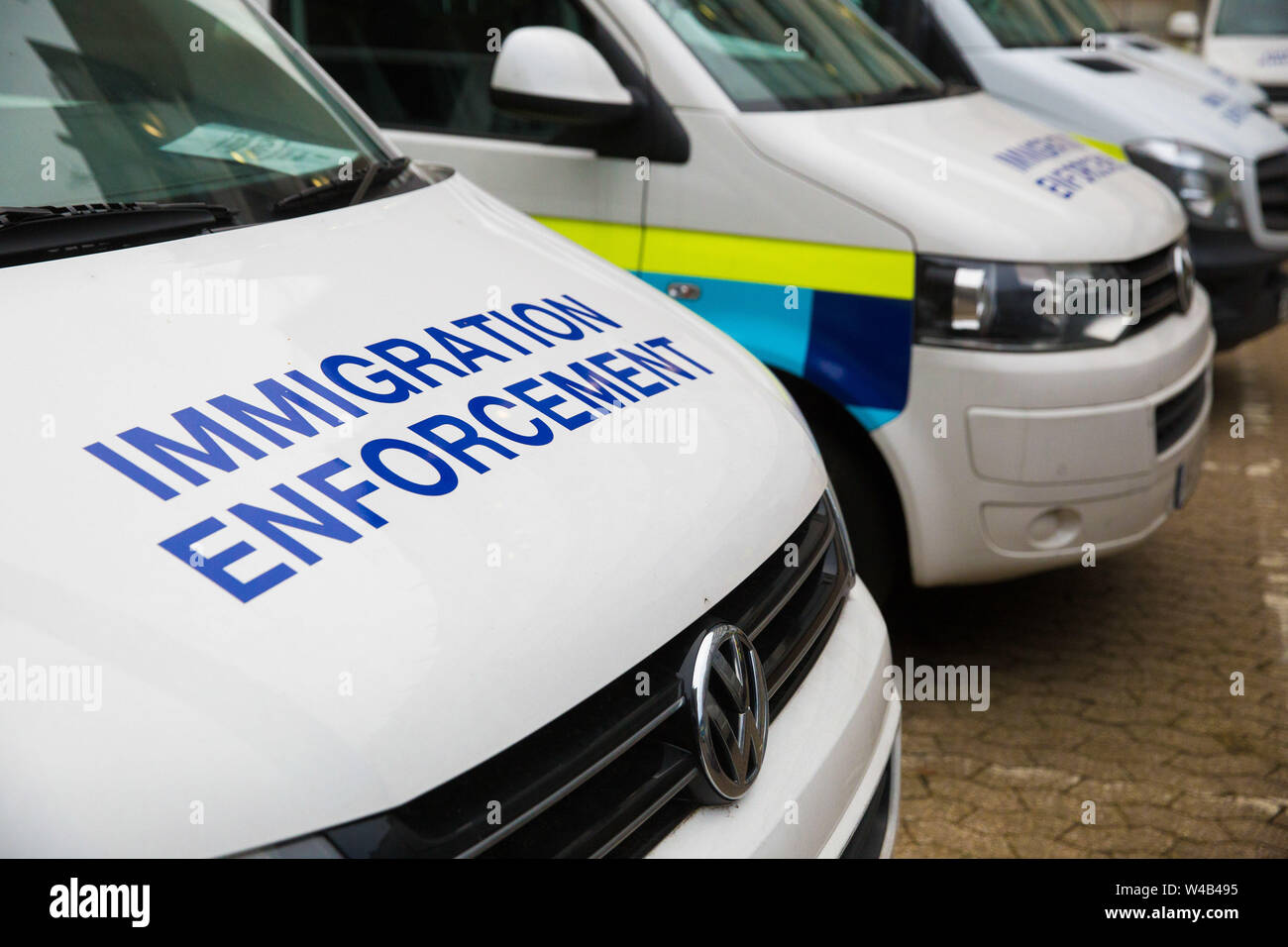 Immigration enforcement vehicle hi-res stock photography and images - Alamy