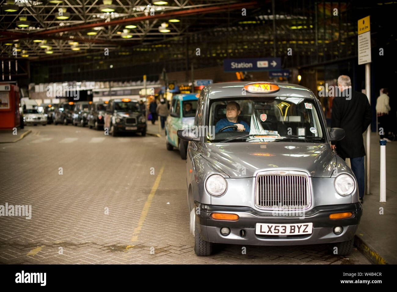 Classic old london taxi hi-res stock photography and images - Alamy
