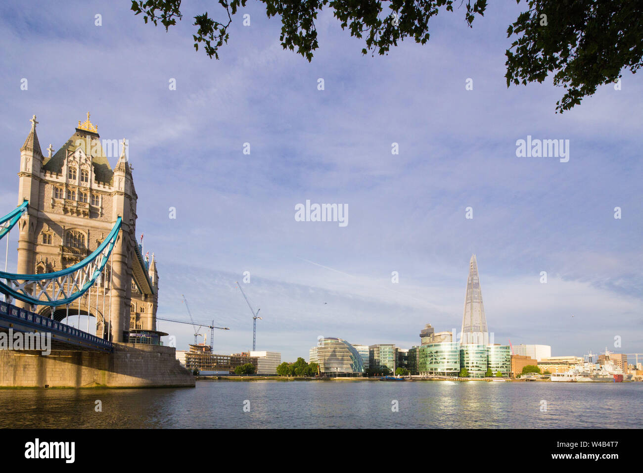 London bridge skyline hi-res stock photography and images - Alamy