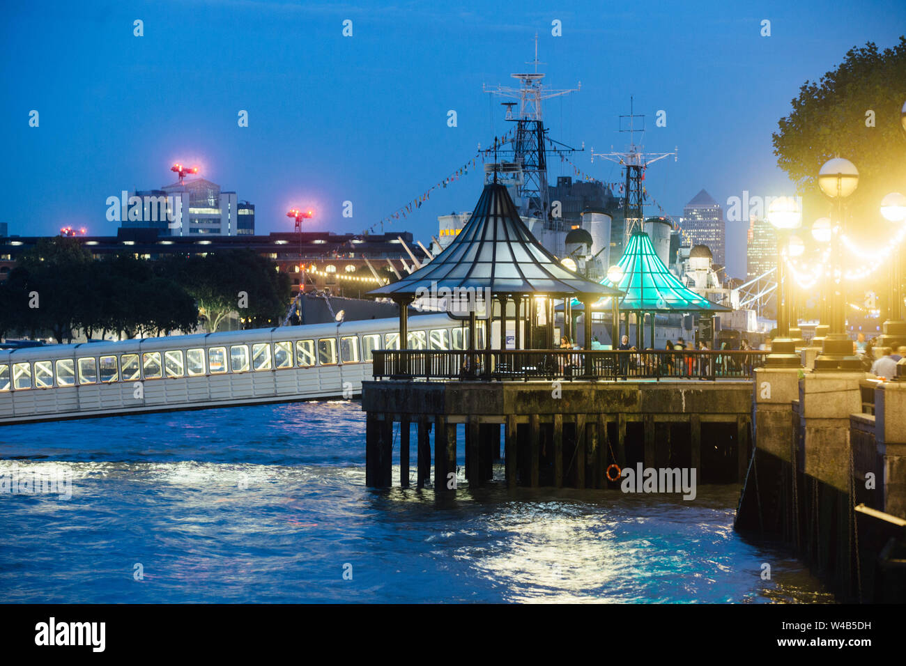 London bridge pier hi-res stock photography and images - Alamy