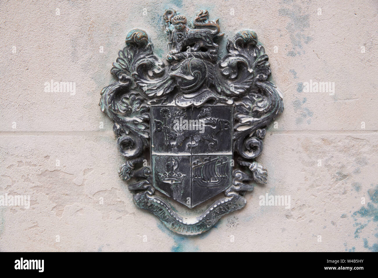 Crown logos hi-res stock photography and images - Alamy