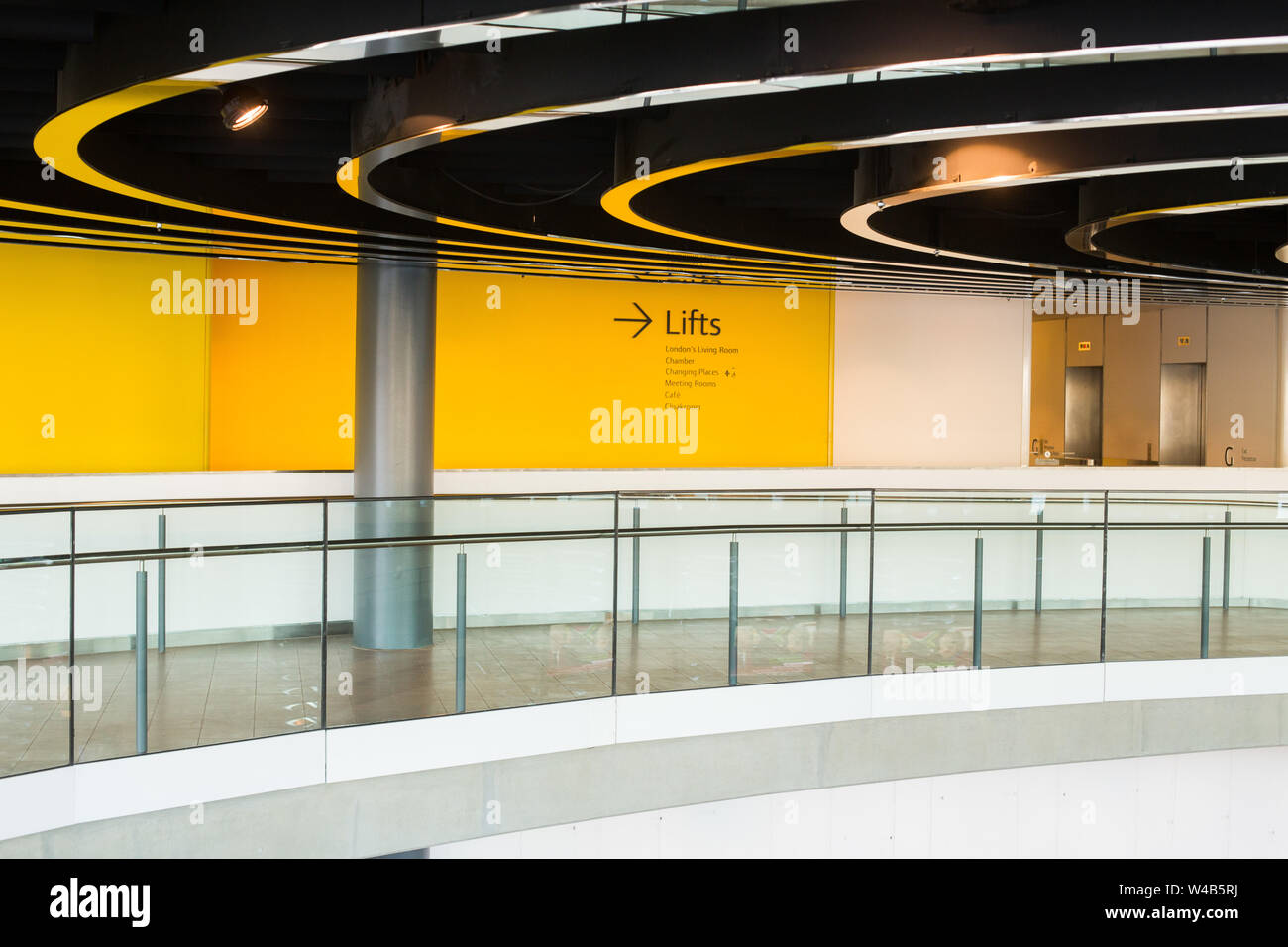 Building atrium reception hi-res stock photography and images - Alamy