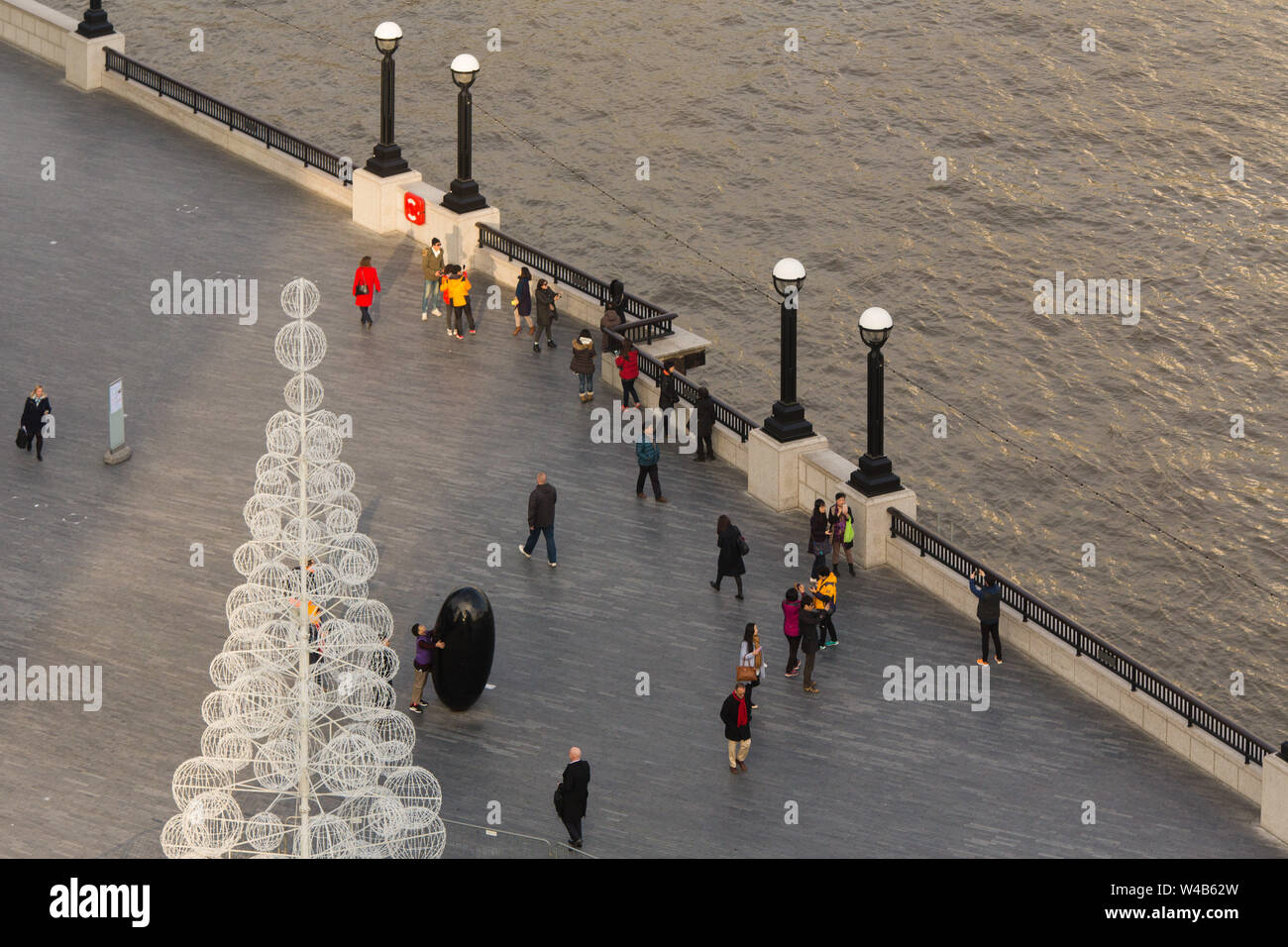 London christmas tree hi-res stock photography and images - Alamy