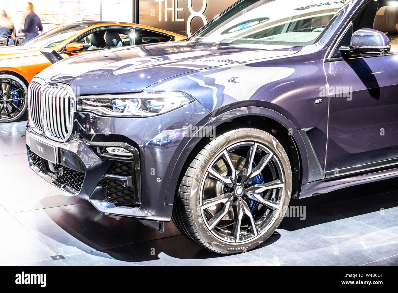 Full size car hi-res stock photography and images - Alamy