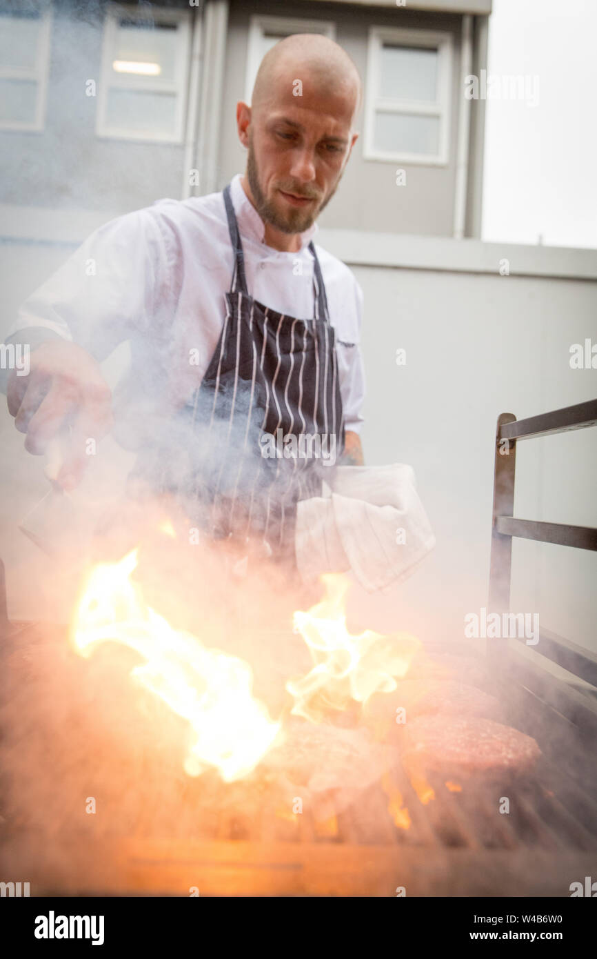 Bbq chef hi-res stock photography and images - Alamy