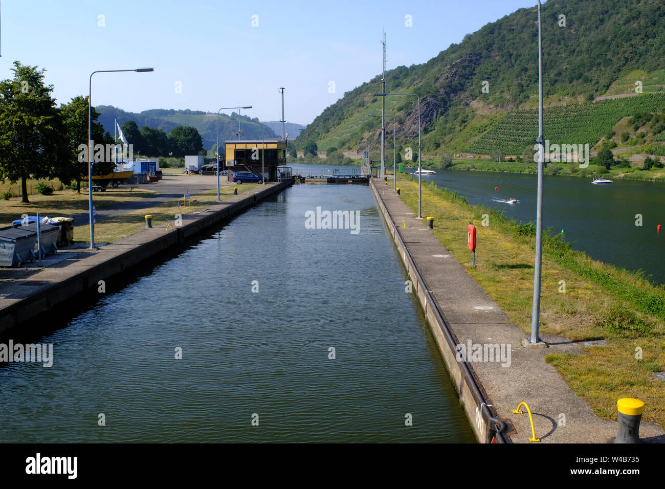 Boat approaching lock hi-res stock photography and images - Alamy