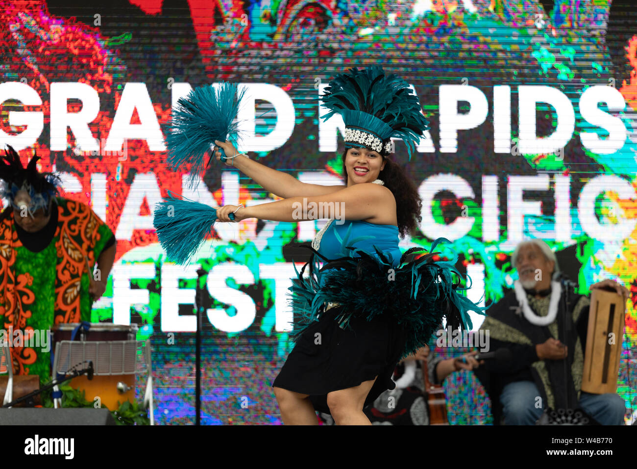 Hawaii traditional clothing hi-res stock photography and images - Alamy