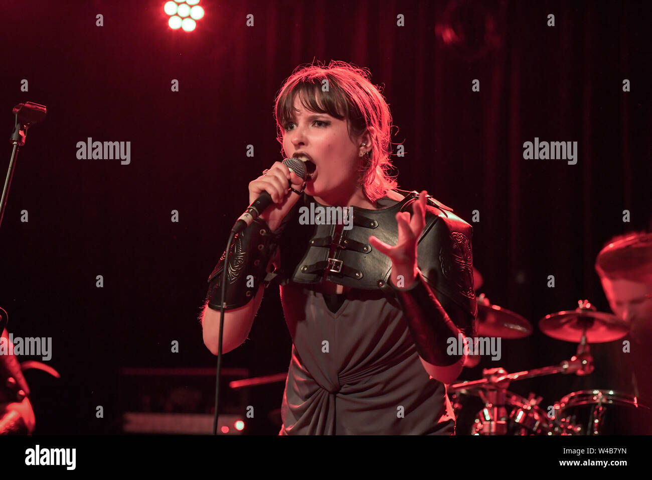 Vocalistrr hi-res stock photography and images - Alamy