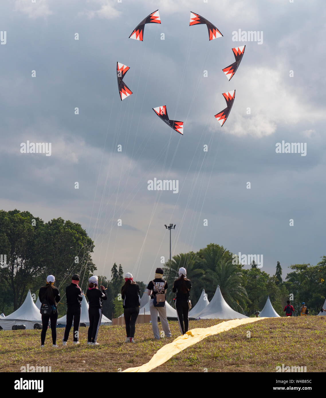 4 kites hi-res stock photography and images - Alamy