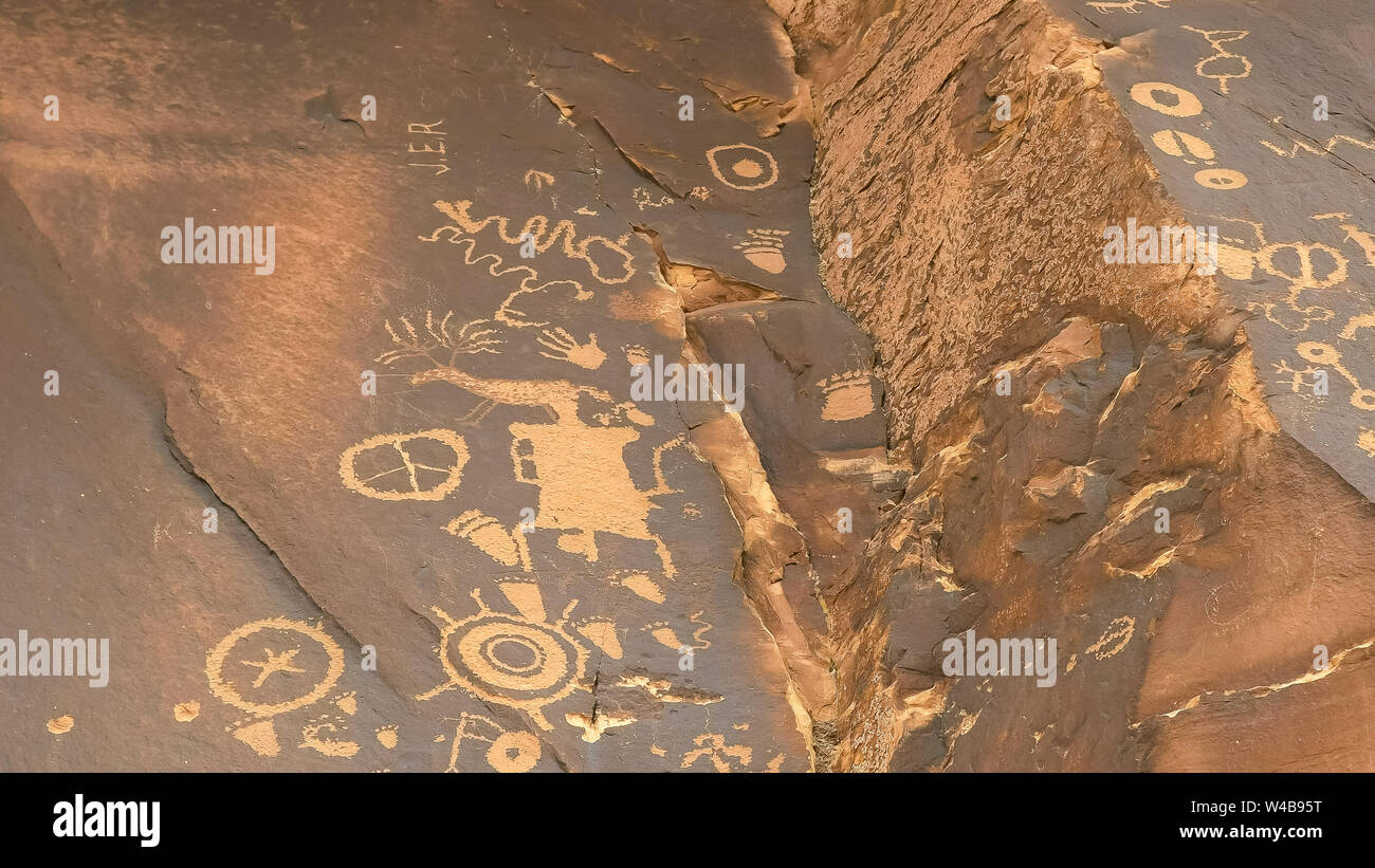 Prehistoric cave art symbols hi-res stock photography and images - Alamy