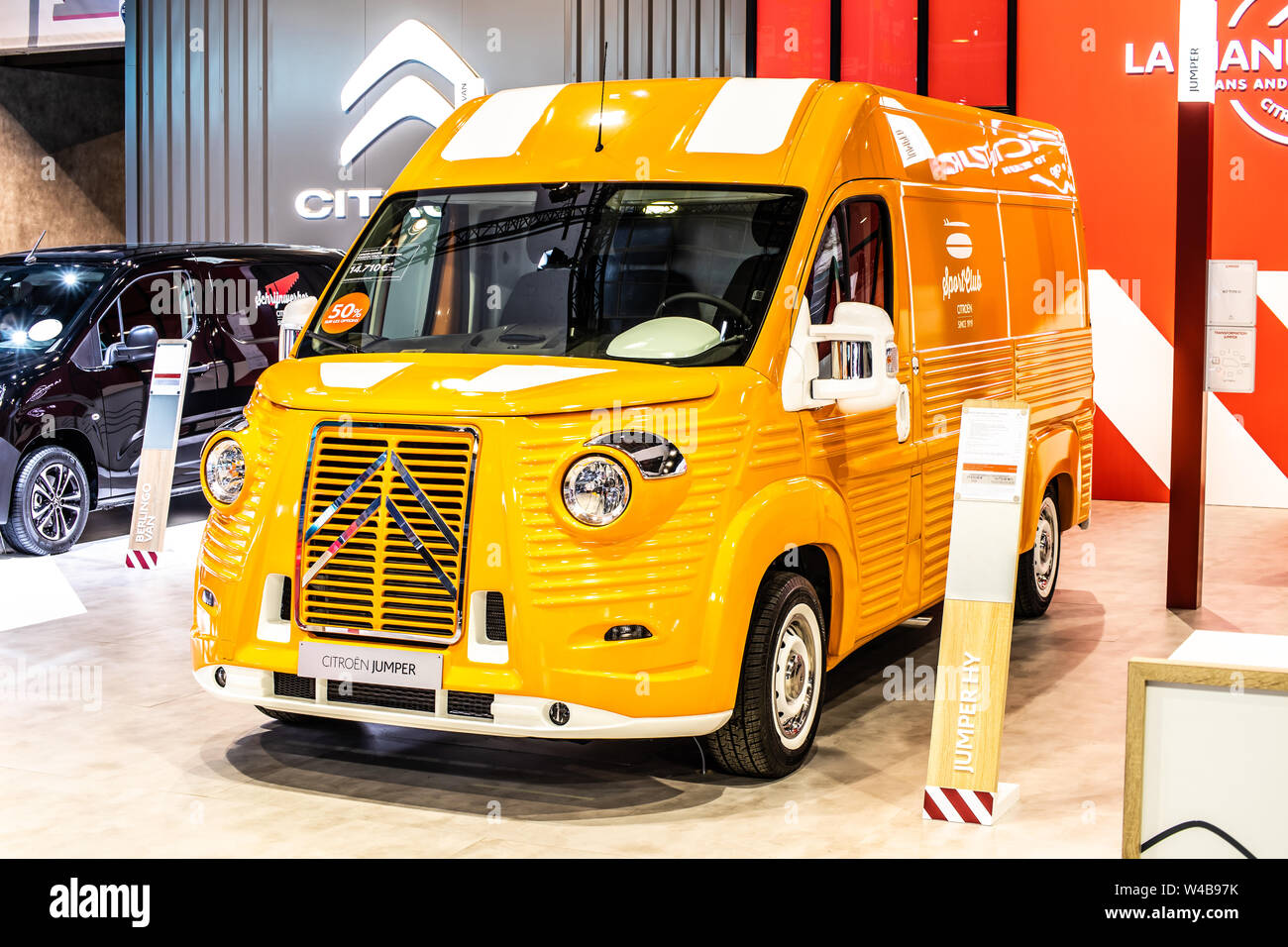 French corrugated metal citroen van hi-res stock photography and images ...