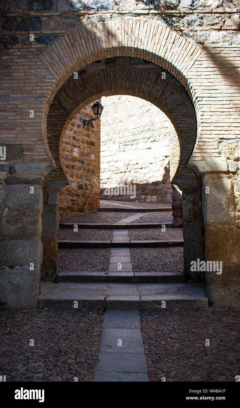 Beautiful ancient architecture, this keyhole arch is one of the ...