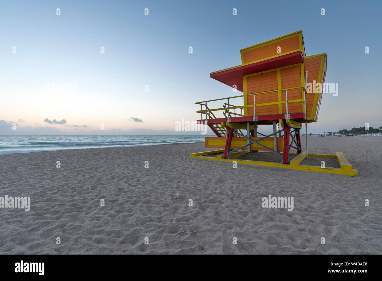Third street lifeguard station hi-res stock photography and images - Alamy