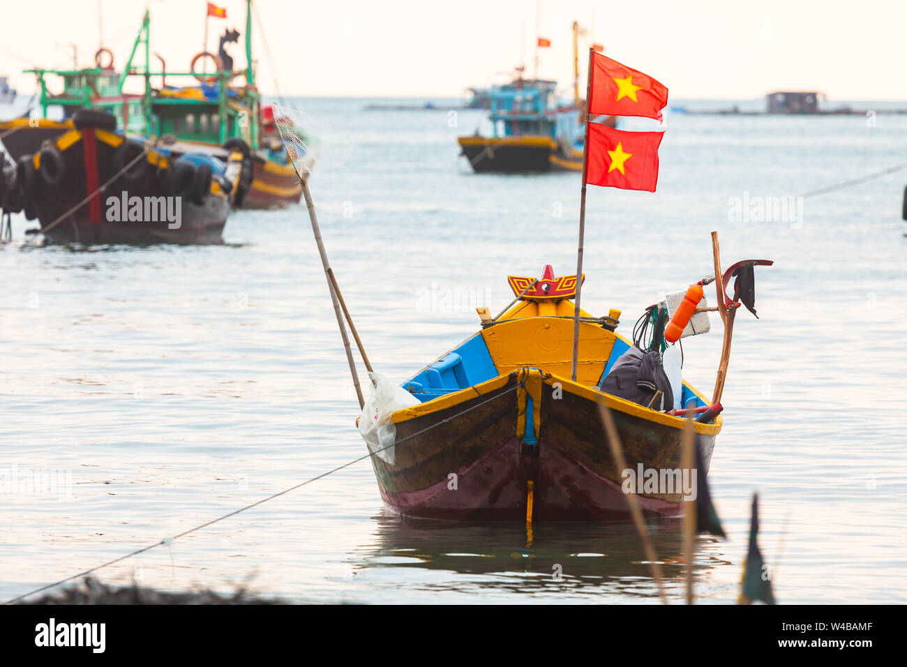 Traditional vietnamese fishing boat hi-res stock photography and images ...