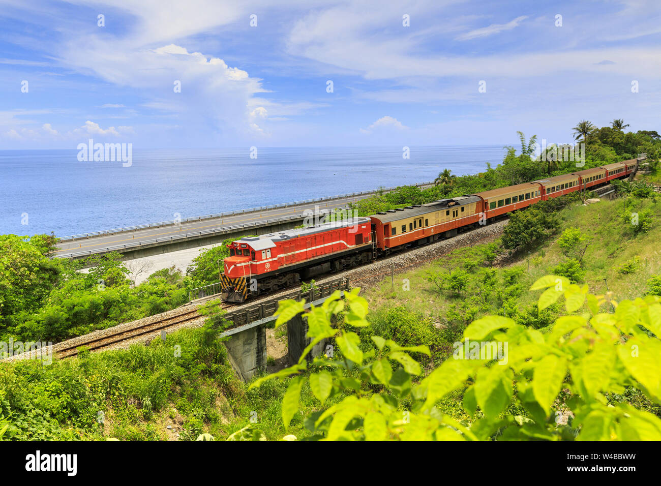 High view go train in landscape hi-res stock photography and images - Alamy