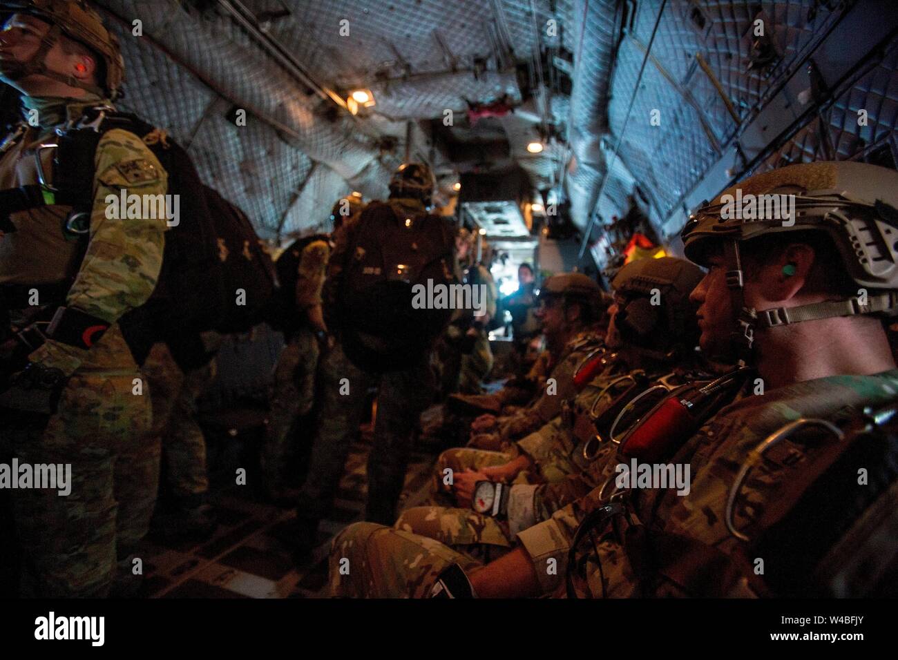 U.S. and Australian special operations forces (SOF) prepare to conduct ...