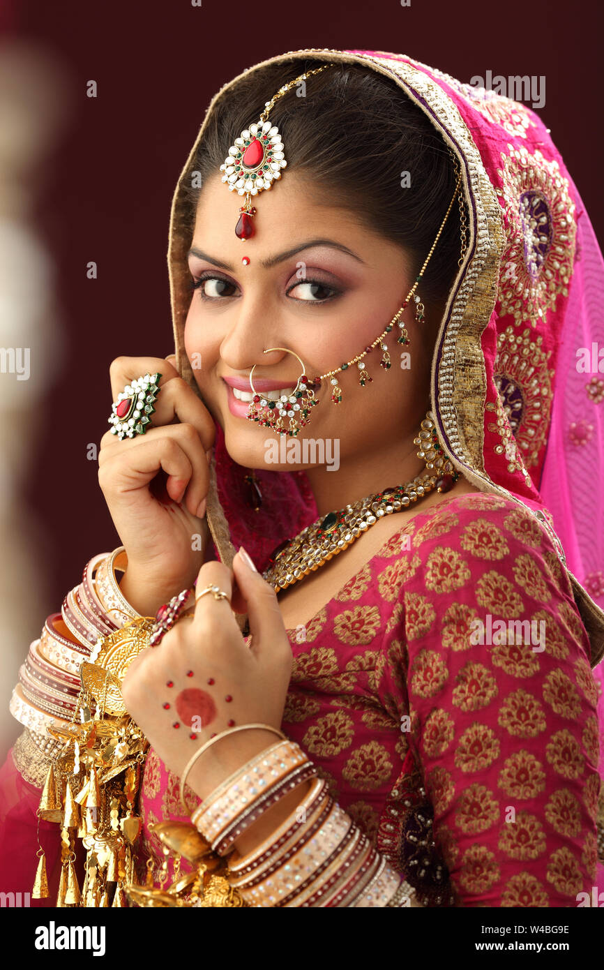 Portrait of an Indian bride smiling Stock Photo - Alamy