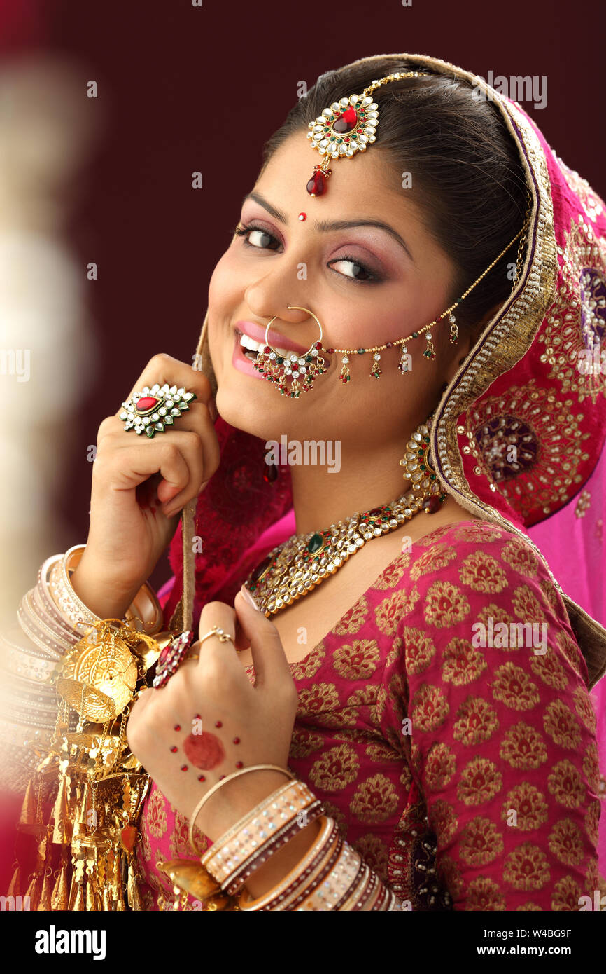 Portrait of an Indian bride smiling Stock Photo - Alamy