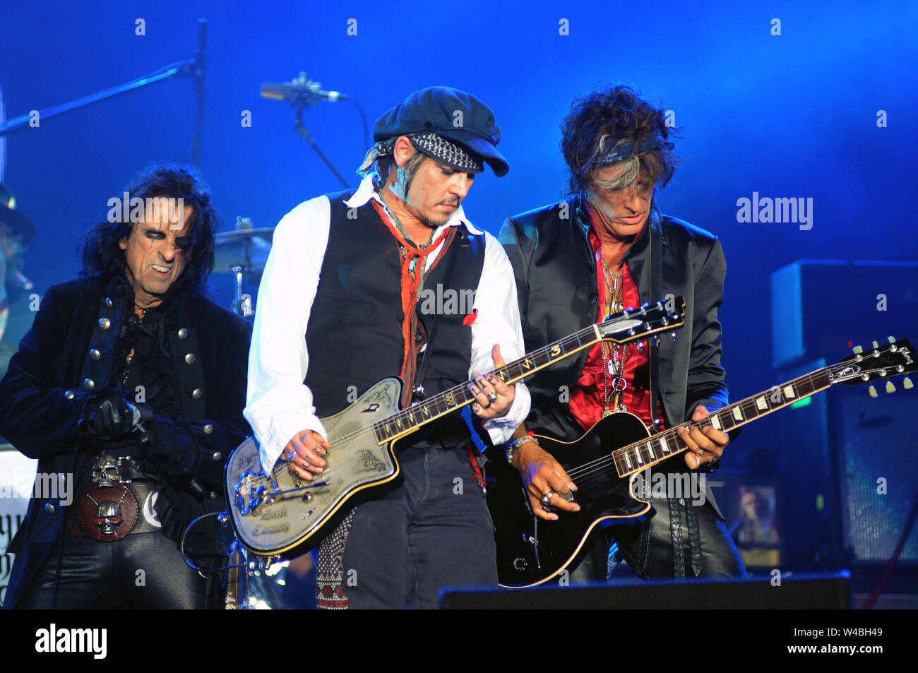 Guitarists Johnny Depp and Joe Perry during their concert of the band ...