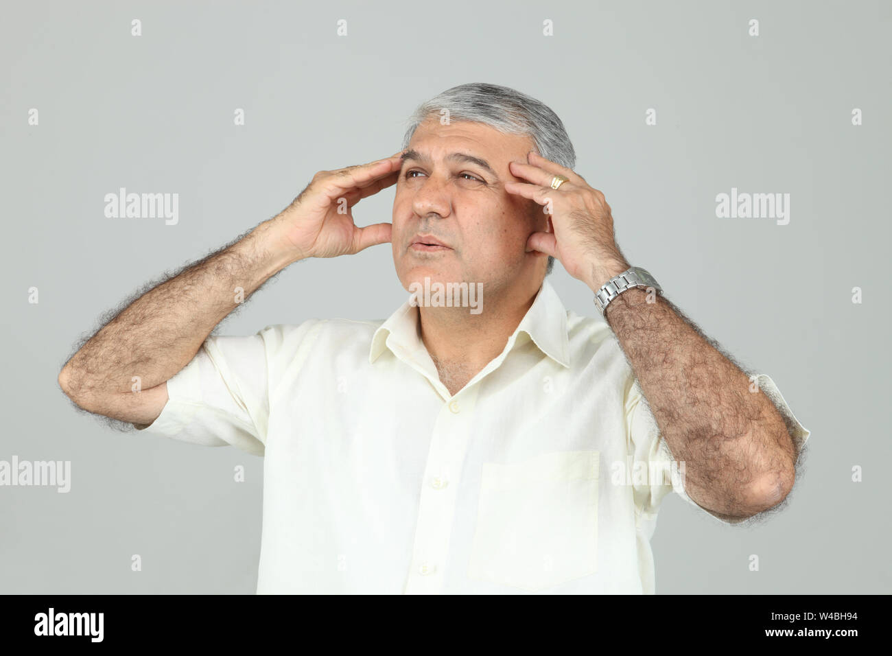 Old man suffering from headache Stock Photo - Alamy