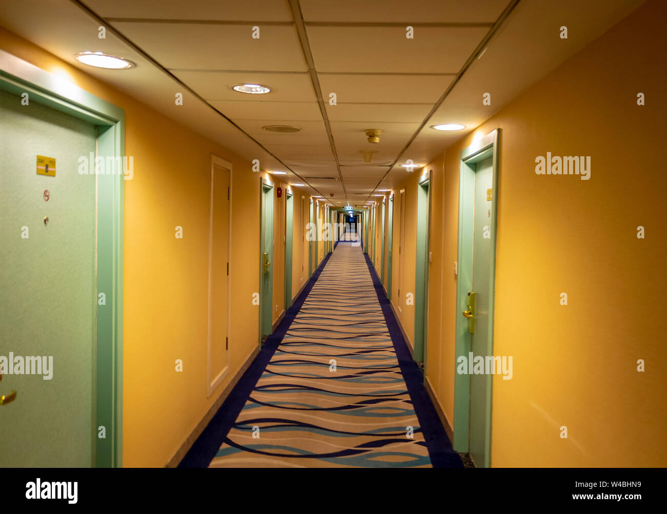 Tunnel corridor infinity hi-res stock photography and images - Alamy