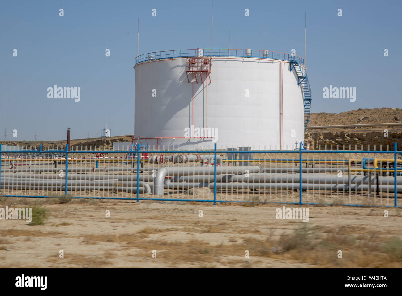 Cylindrical shipping container hi-res stock photography and images - Alamy