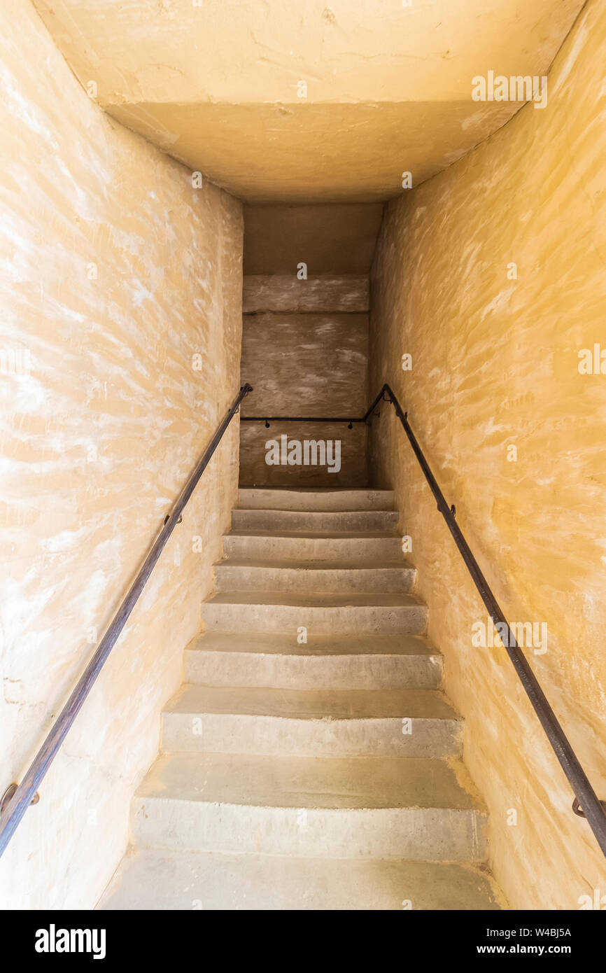 Narrow passage maze hi-res stock photography and images - Alamy
