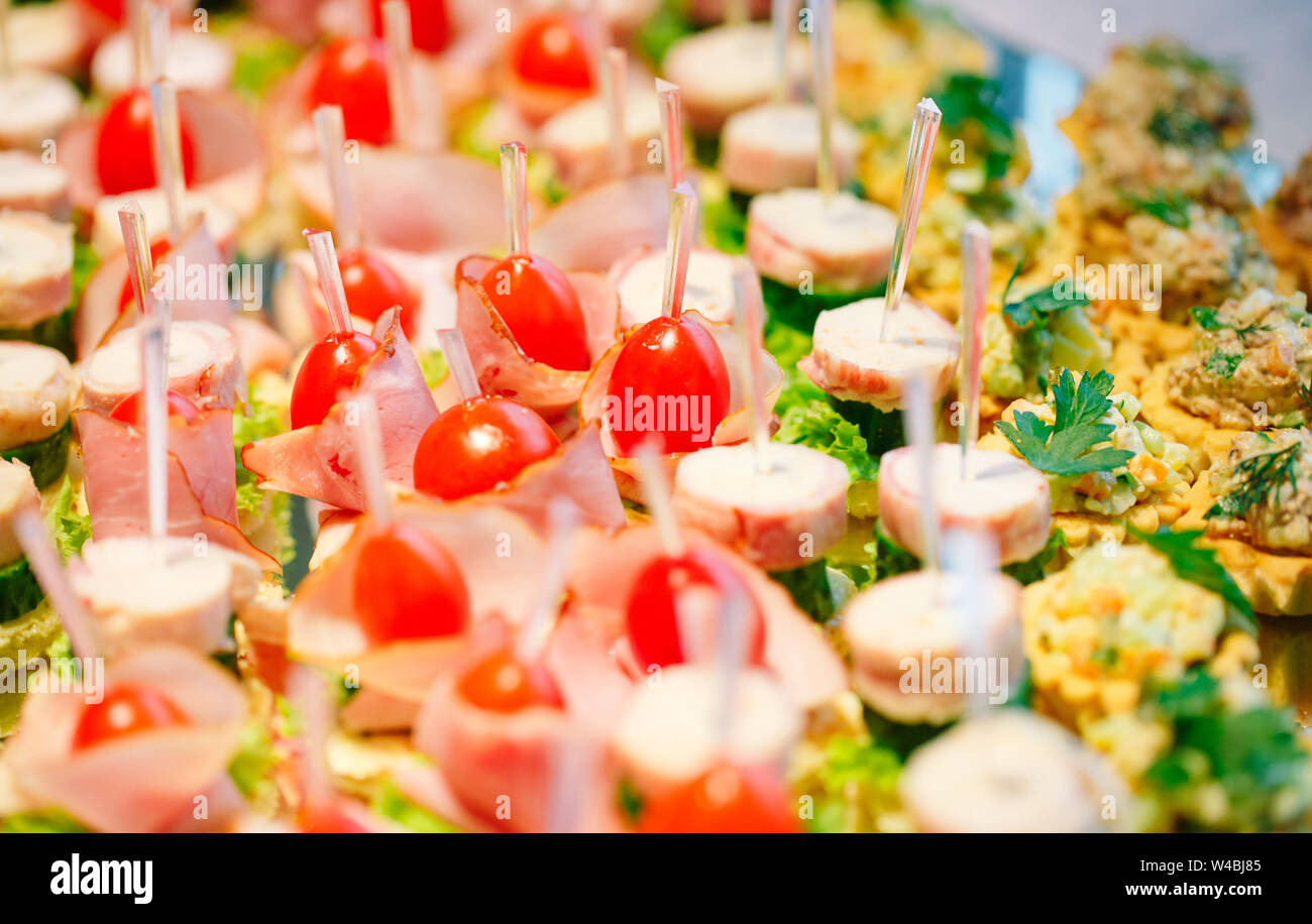 Canapes and champagne hi-res stock photography and images - Alamy