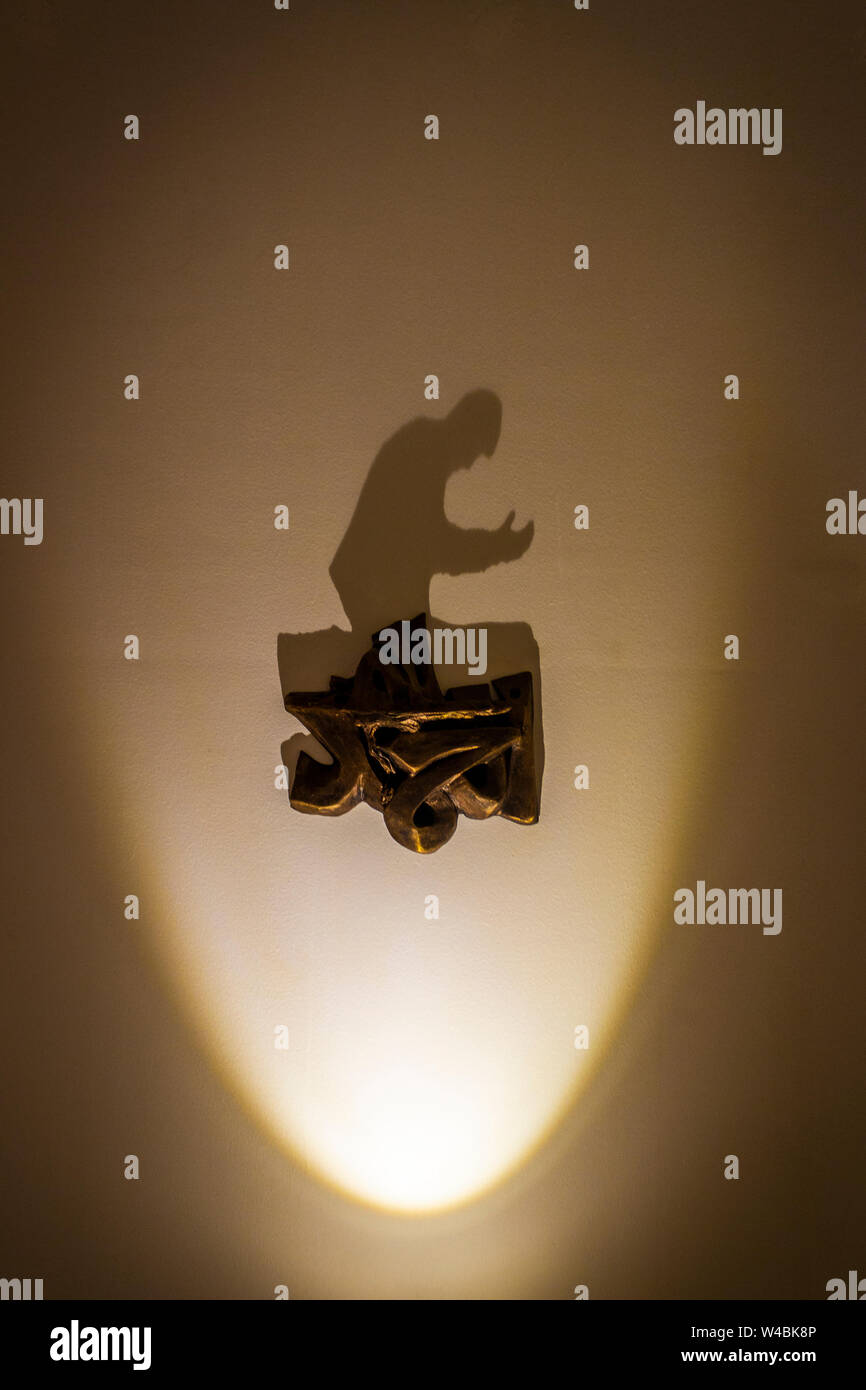 Shadow on the wall in the form of a praying Arab Stock Photo - Alamy
