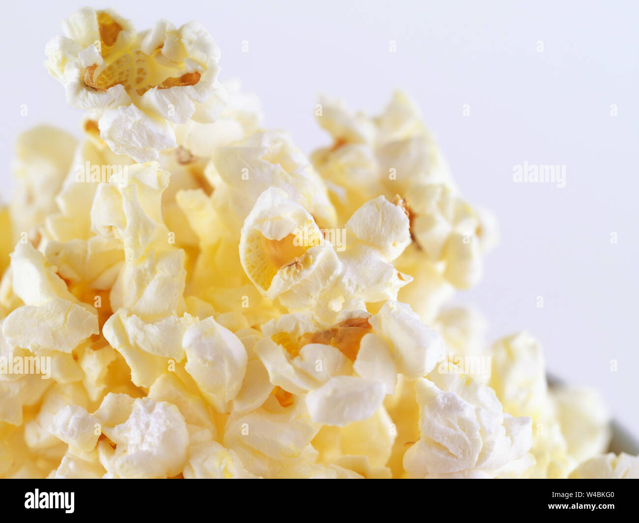 Popcorn texture background Stock Photo - Alamy
