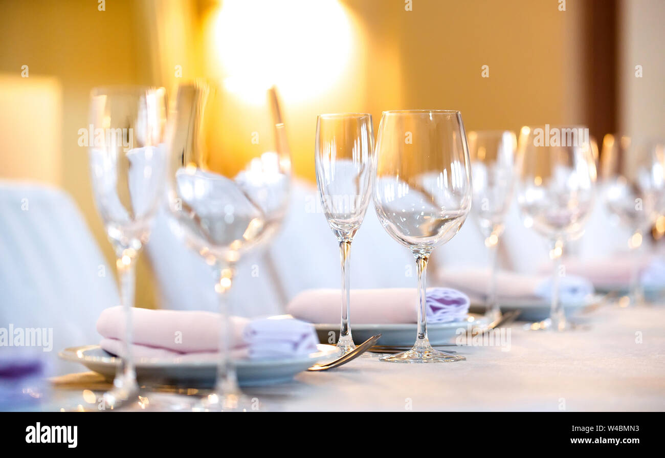 Beautifully served table in a restaurant hi-res stock photography and ...