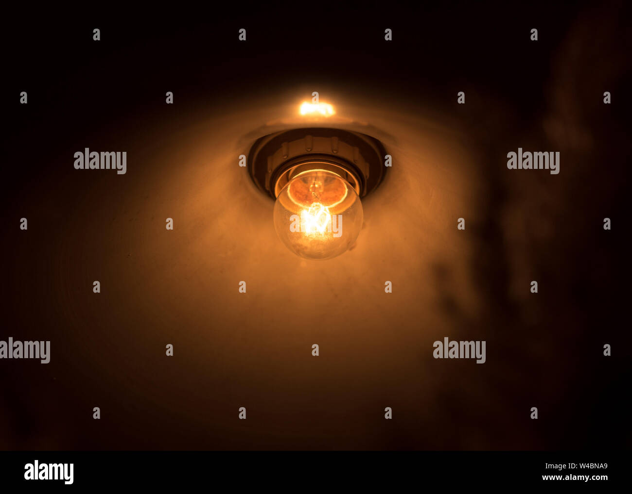 Tungsten lamp bulb, vintage design style Stock Photo - Alamy