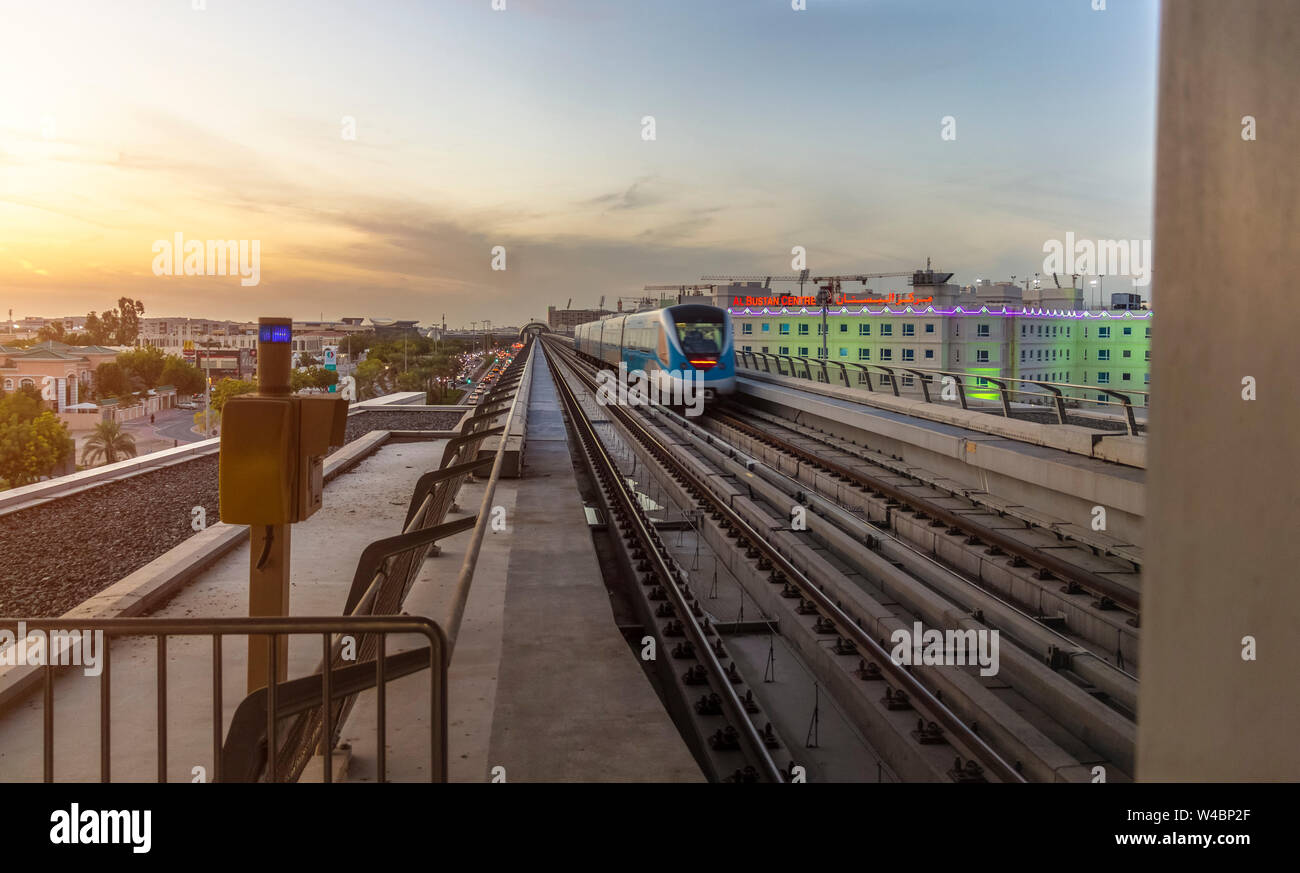 Dubai metro railway track construction hi-res stock photography and ...