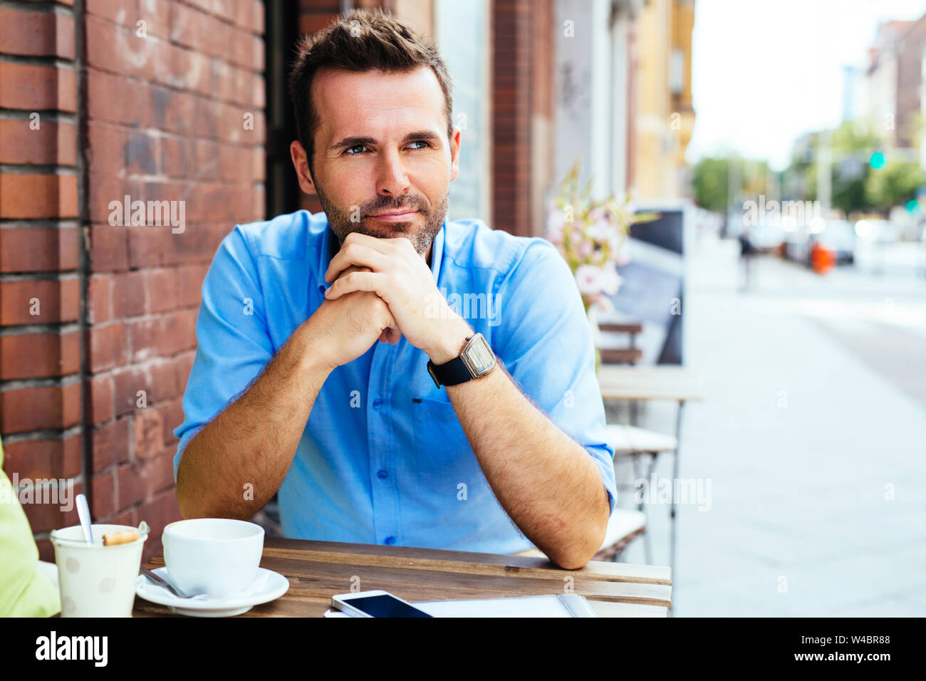 Man waiting cafe hi-res stock photography and images - Alamy