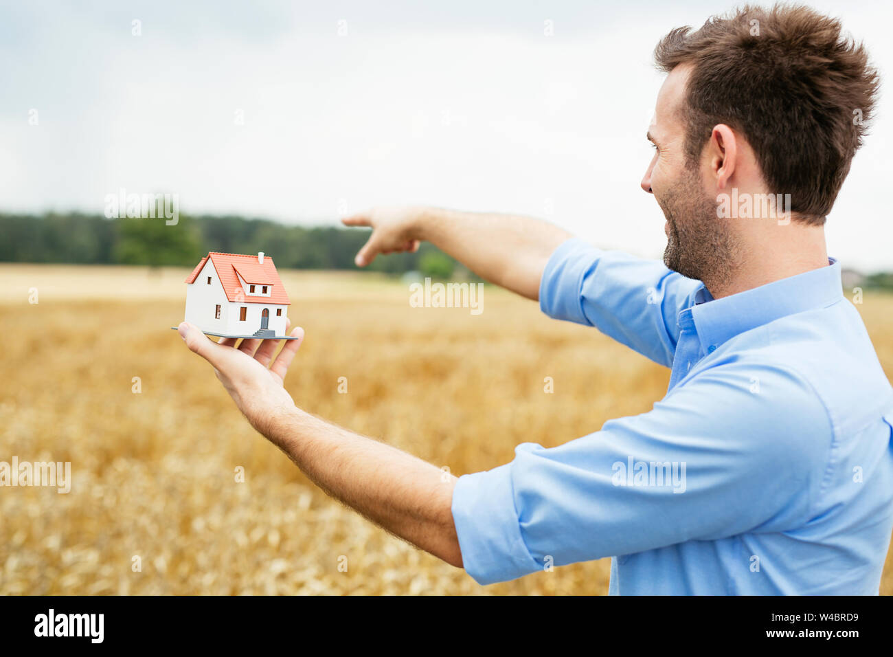 Man pointing distance hi-res stock photography and images - Alamy