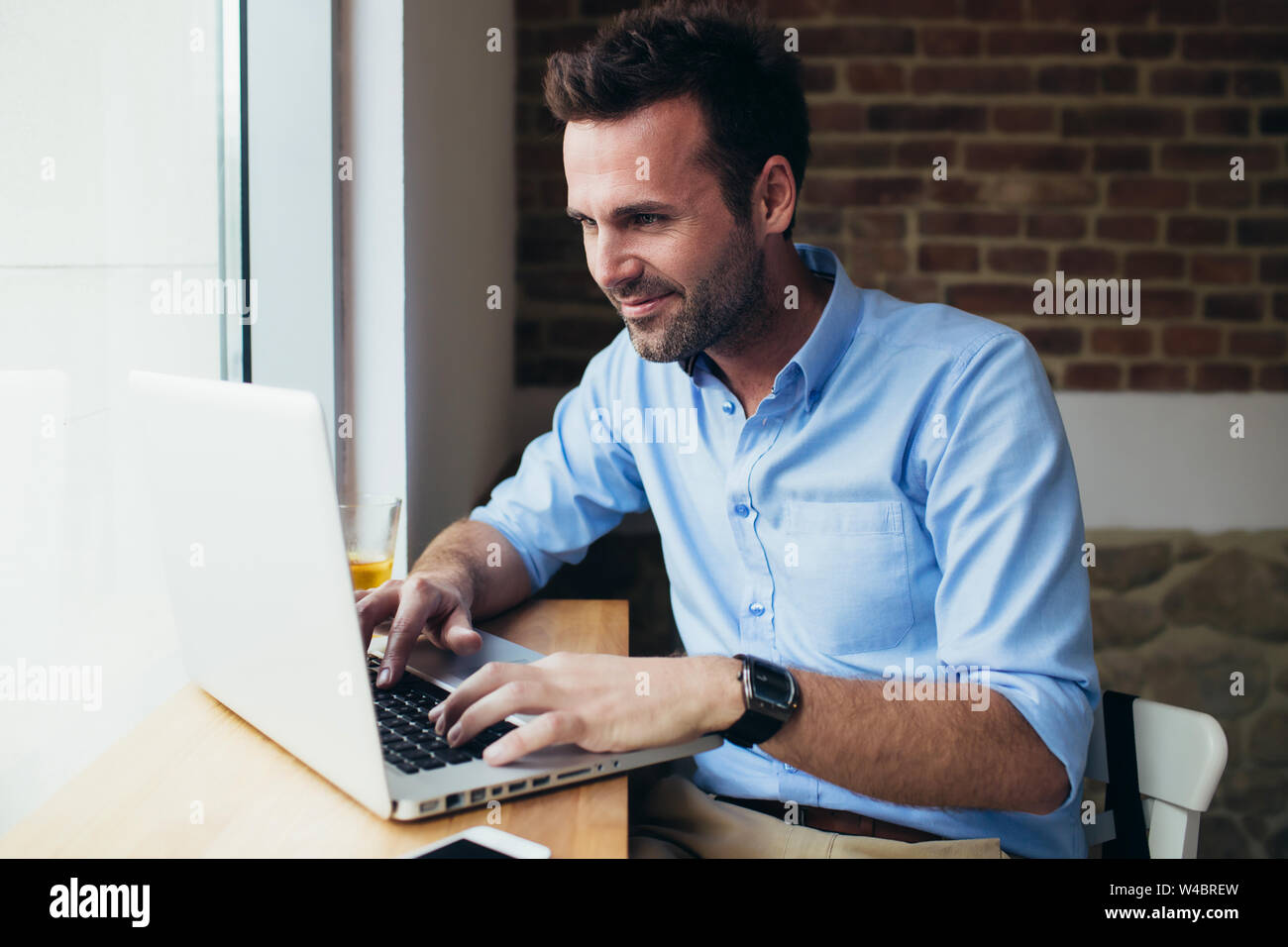 Man working at vintage computer hi-res stock photography and images - Alamy