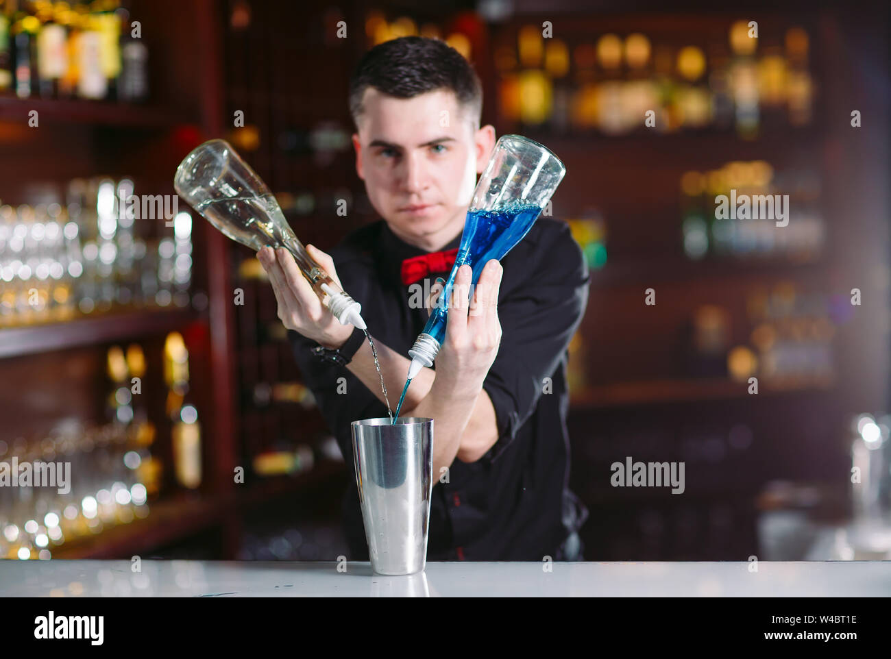 Bartender pouring fresh cocktail hi-res stock photography and images ...