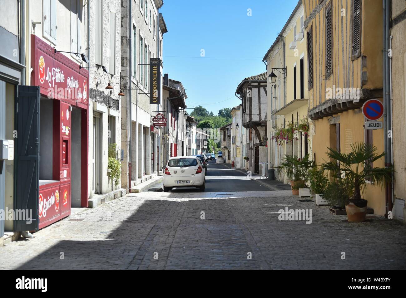 Eymet village hi-res stock photography and images - Alamy