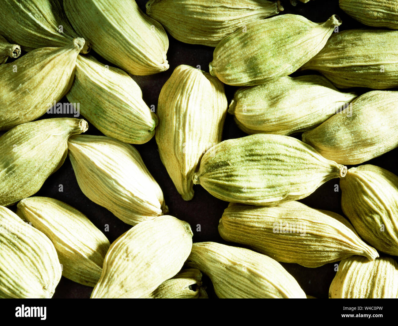 Green cardamom texture hi-res stock photography and images - Alamy