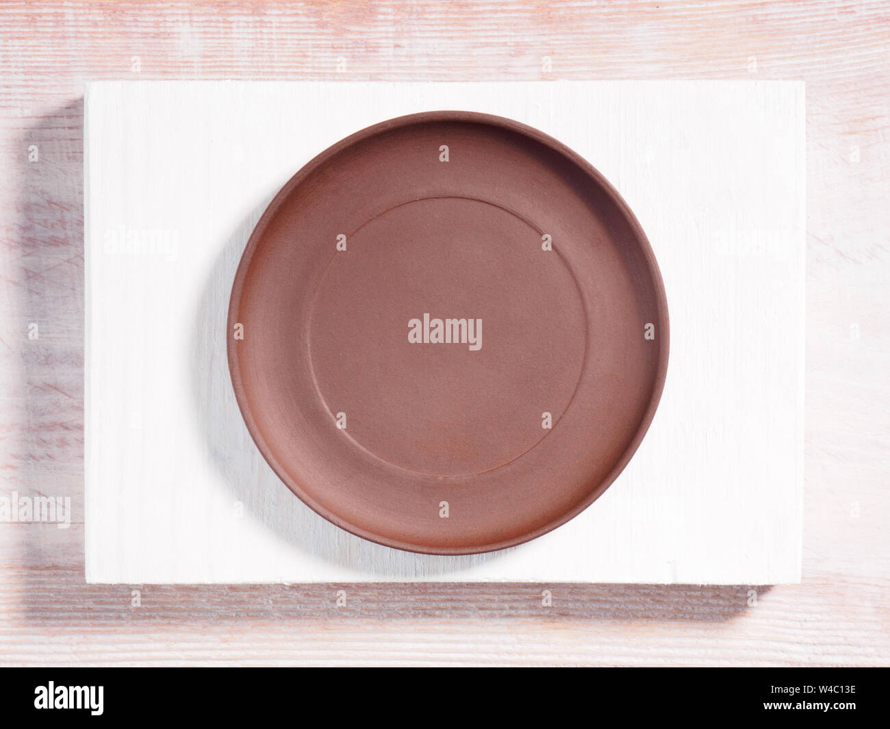 Three clay plates hi-res stock photography and images - Alamy