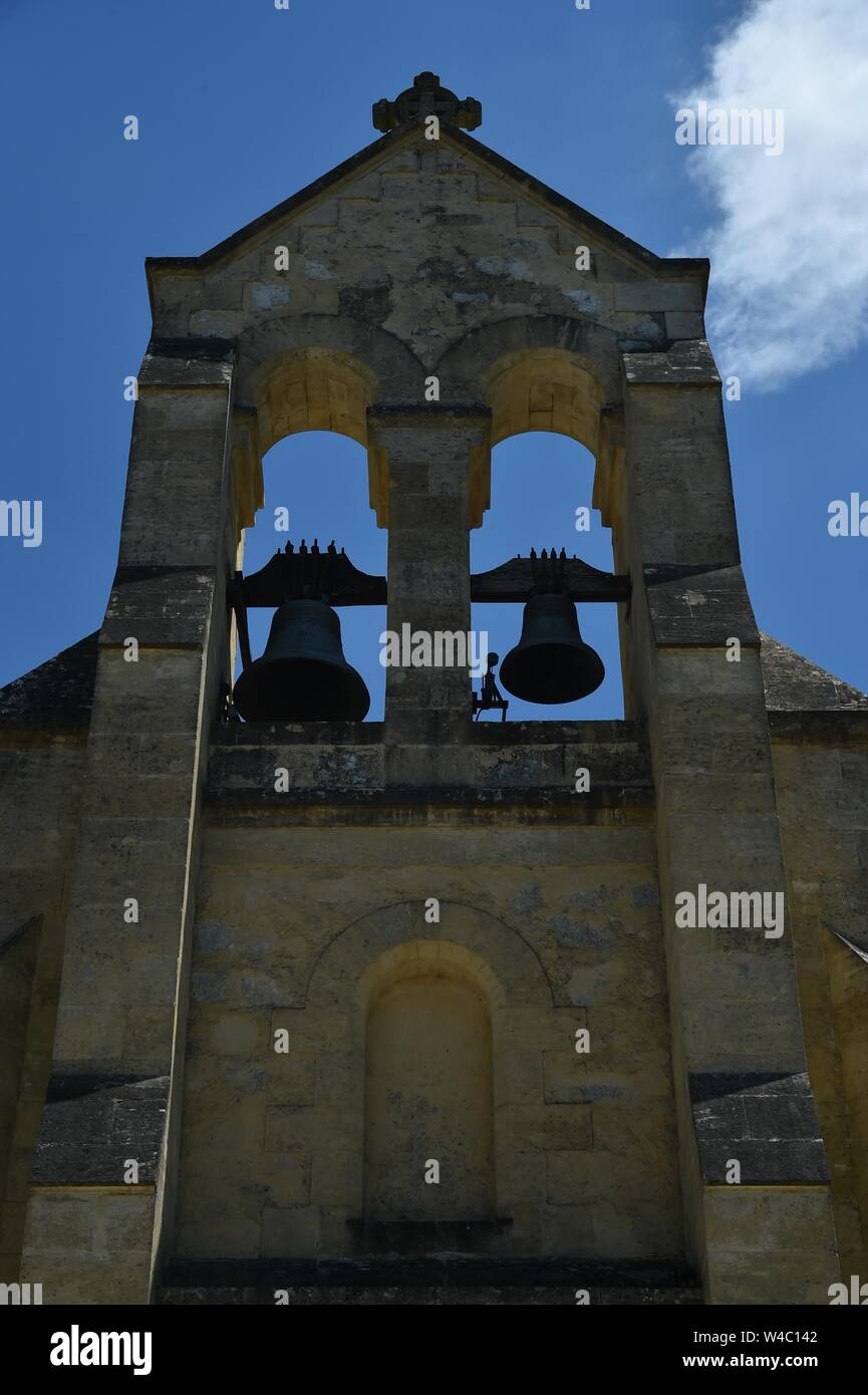 Eymet square hi-res stock photography and images - Alamy