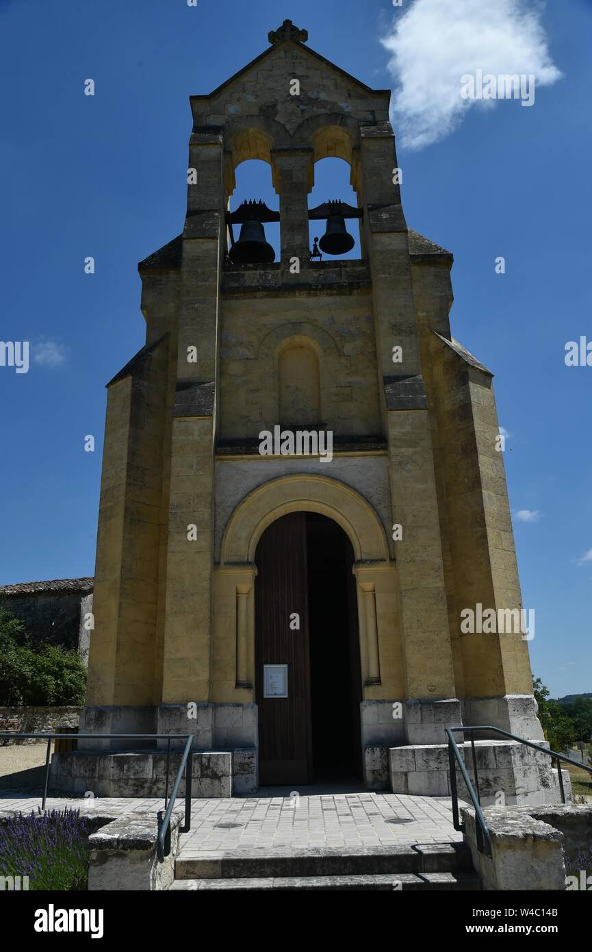 Eymet village hi-res stock photography and images - Alamy
