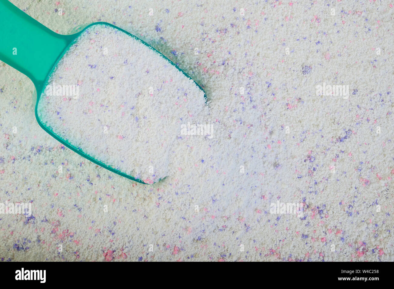 Scoop of washing powder hi-res stock photography and images - Alamy