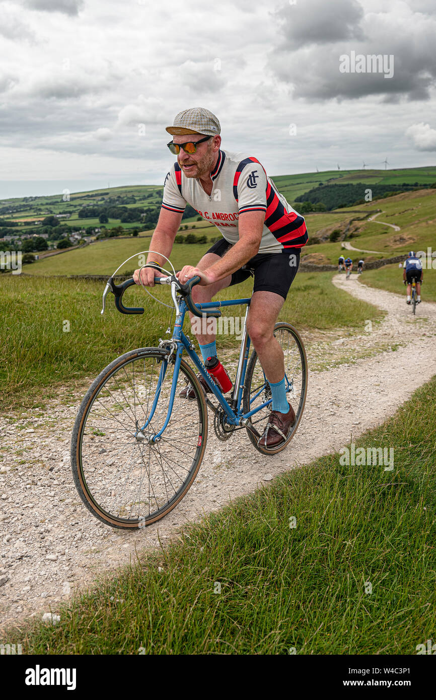 Vintage bicycle on the road hi-res stock photography and images - Alamy
